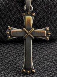 Twister Silvertone Cross – FranLaff.com